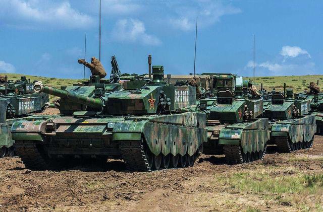 外贸强于自用？巴基斯坦阅兵上演中国坦克秀，VT4对阵99A